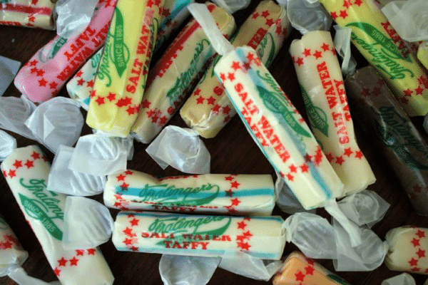 27 Nostalgic Movie Snacks That Were Popular in the 50s and 60s – Page 13