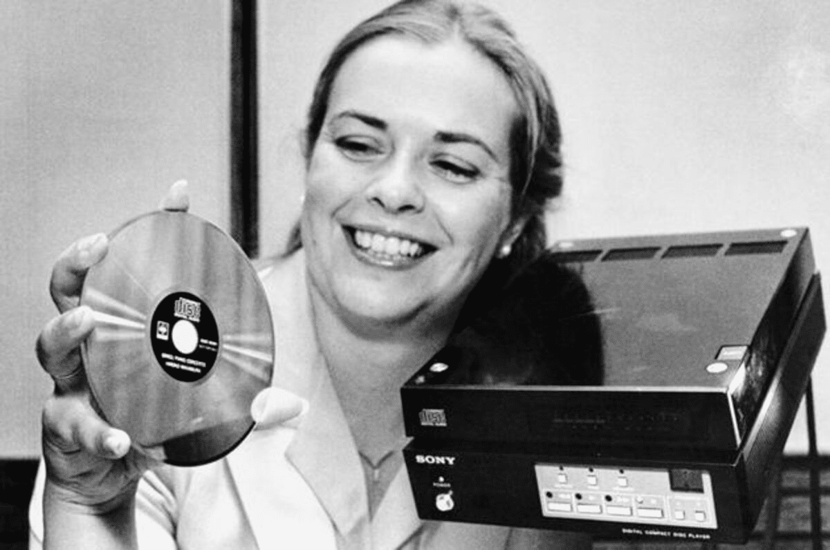 21 Inventions from the ’70s and ’80s That Felt Super Futuristic