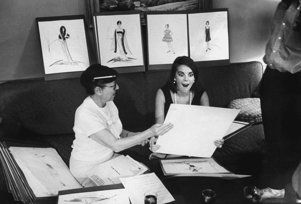 21 Rare Photos That the Backstage Magic of Old Hollywood – Page 2