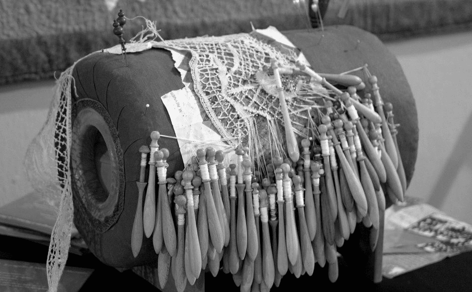 21 Forgotten Crafts and Trades We Rarely See Today – Page 18