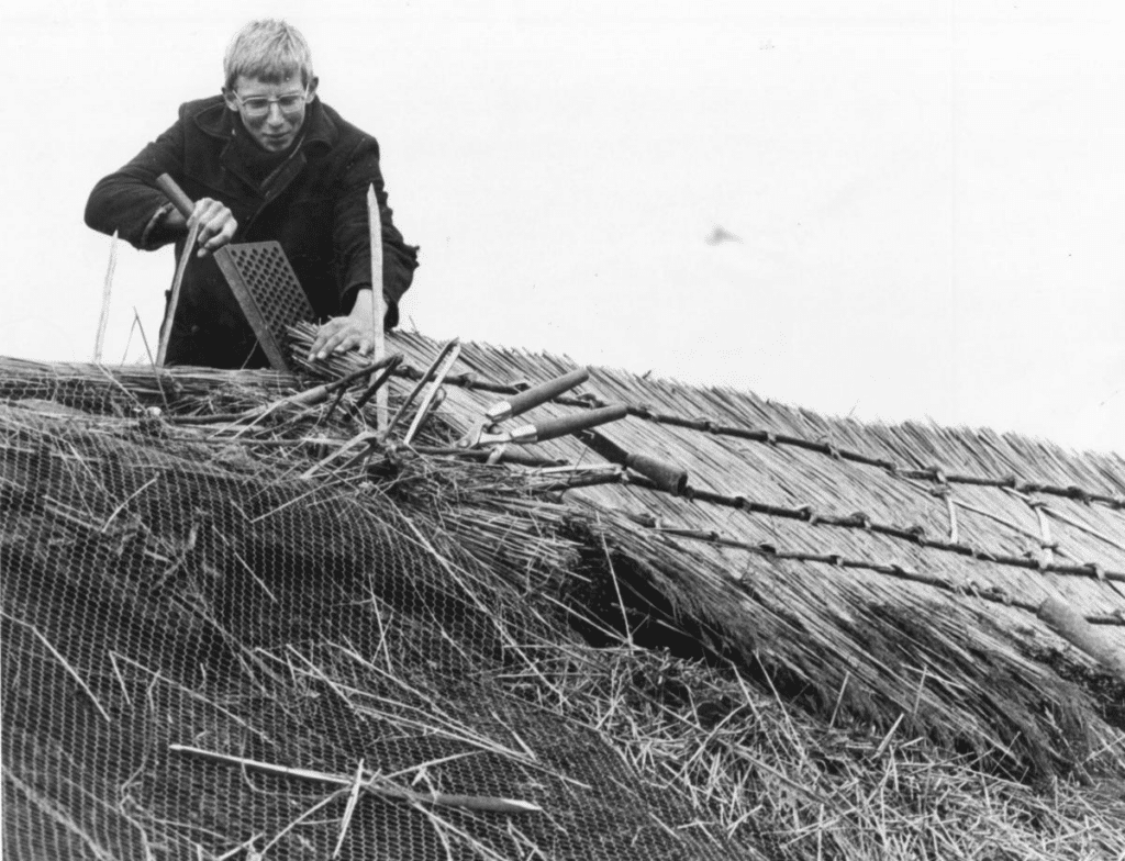 21 Forgotten Crafts and Trades We Rarely See Today – Page 21