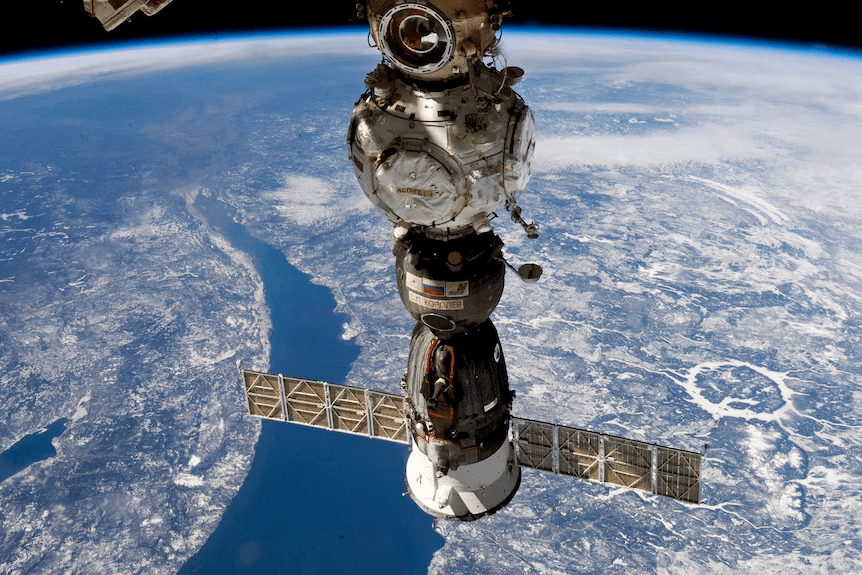 27 Things Orbiting Earth That Aren’t Satellites – Page 6