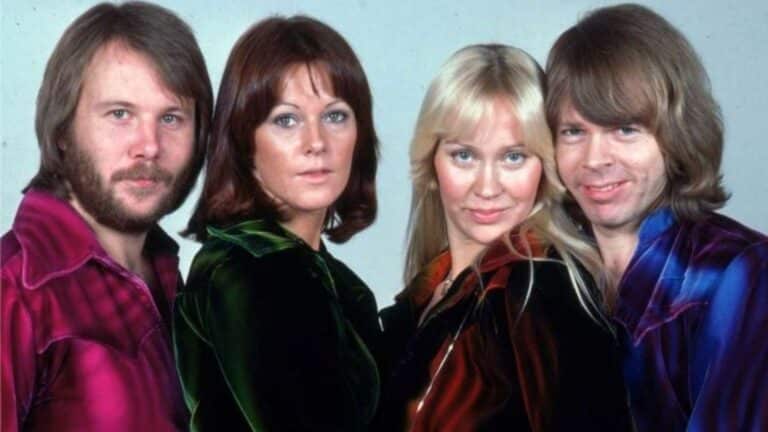 24 Feel-Good Retro Songs That Always Lighten the Mood
