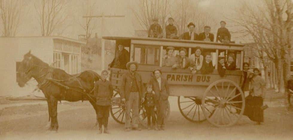 Old-school images of bus stops show what commuting used to look like